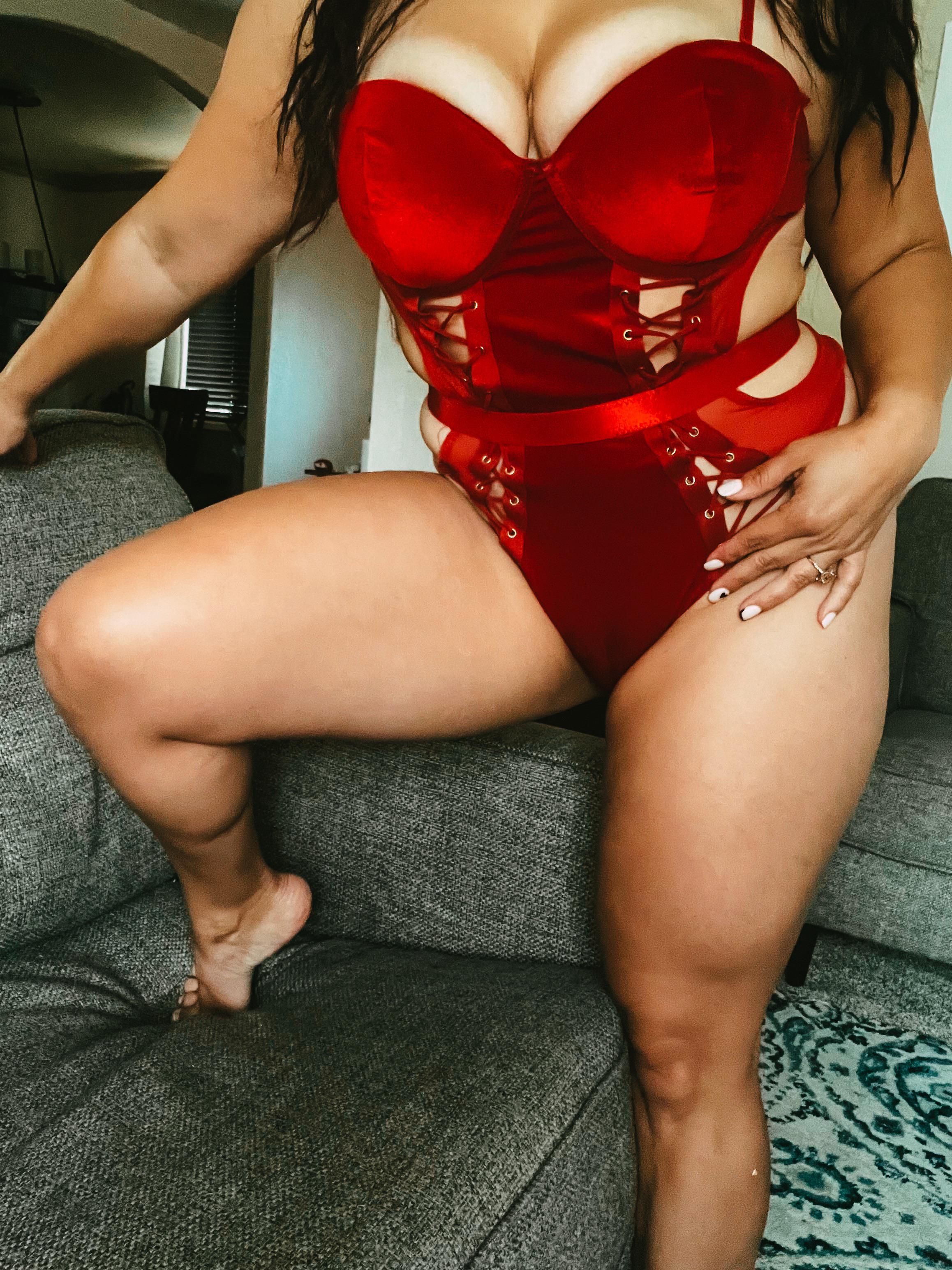 36f mom trying to keep it hot | Scrolller