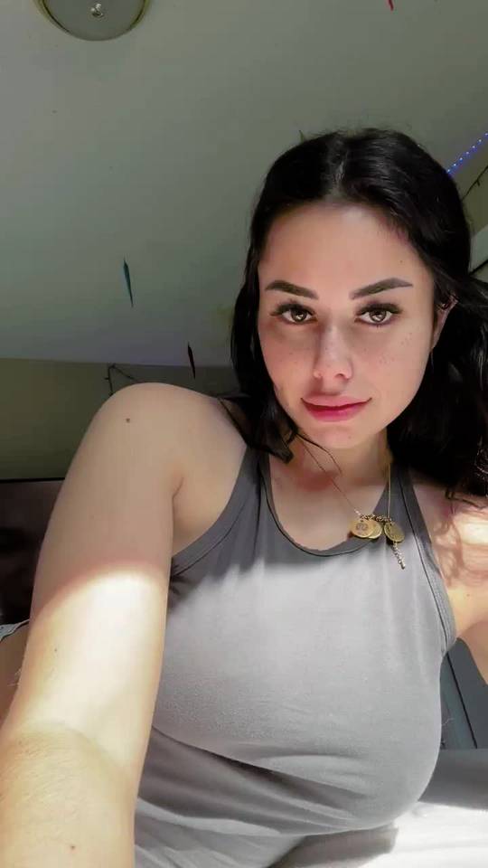 5’1 with a surprise on top ;) | Scrolller