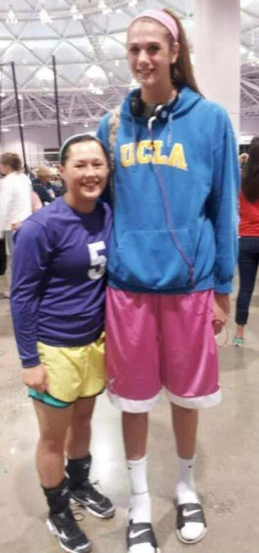 69 Girl From Ucla Scrolller 3397