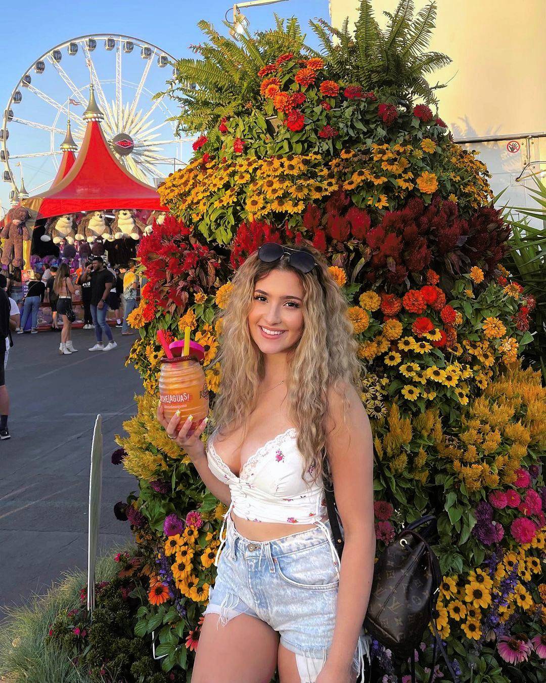 A beauty at the fair | Scrolller