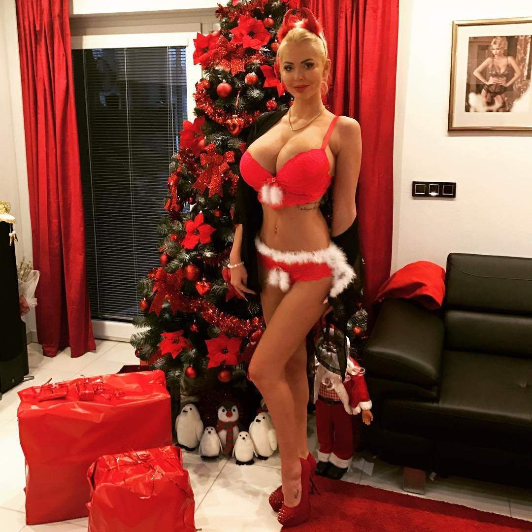 A bimbo for Christmas | Scrolller