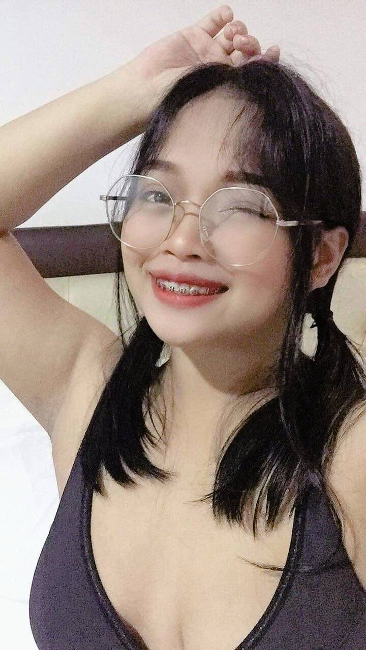 A cheeky pic only since it's the weekend~ | Scrolller