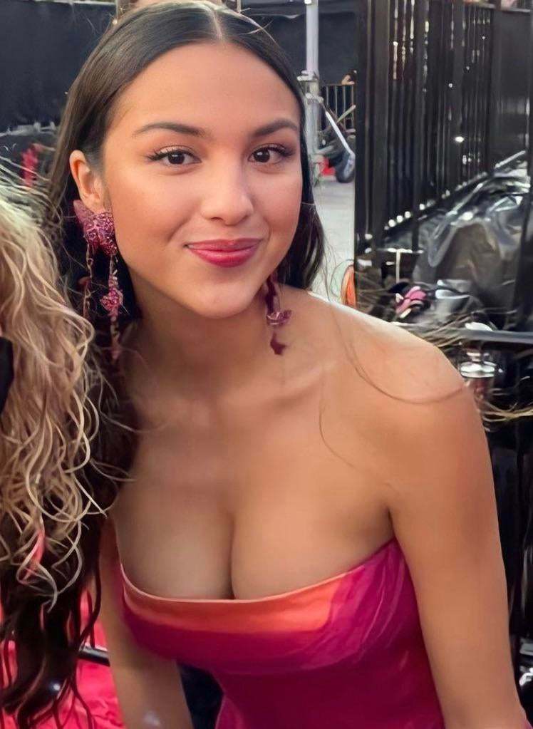 A titfuck from young Olivia would feel amazing | Scrolller