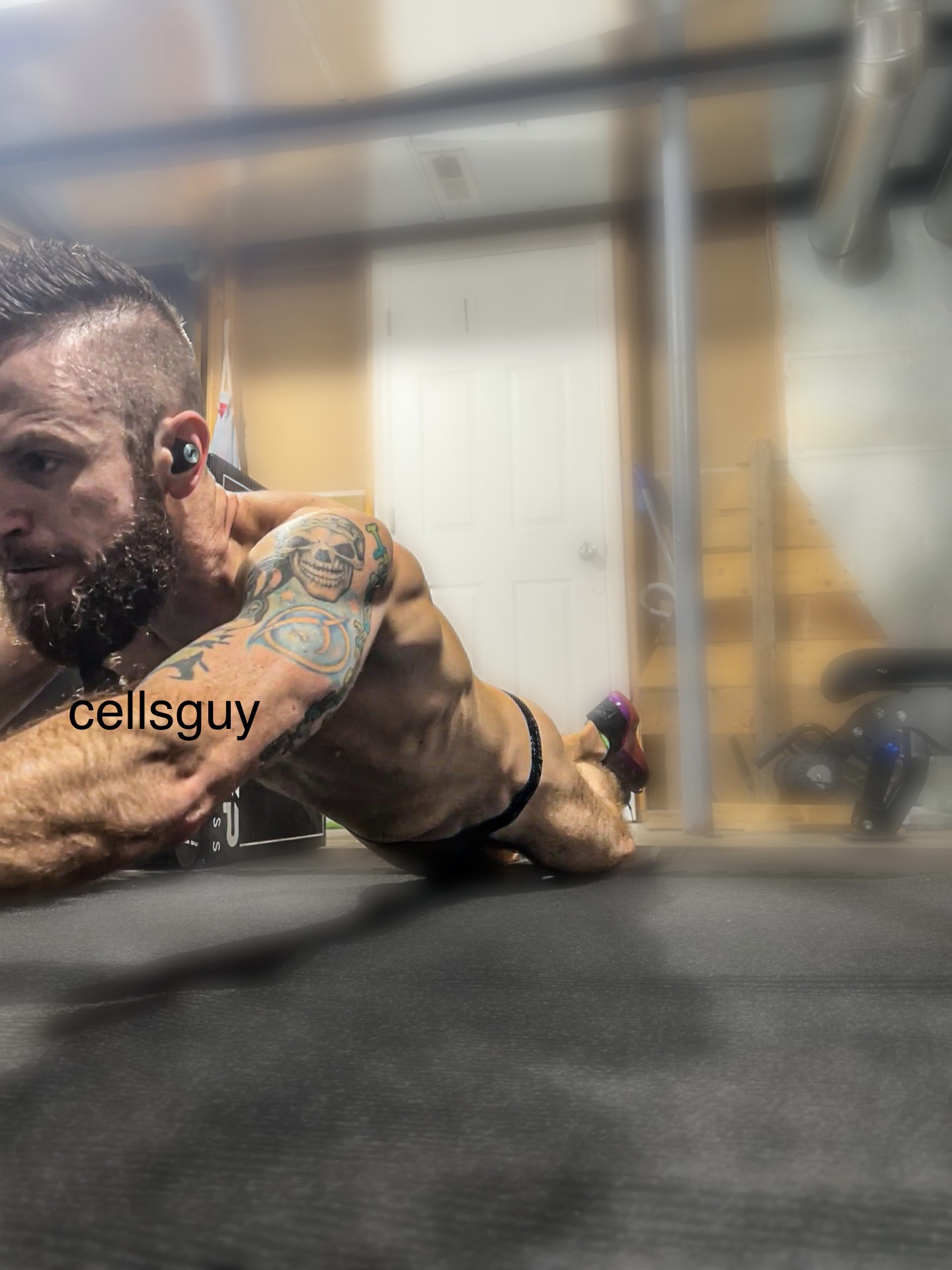 Ab wheel rollouts [M] | Scrolller