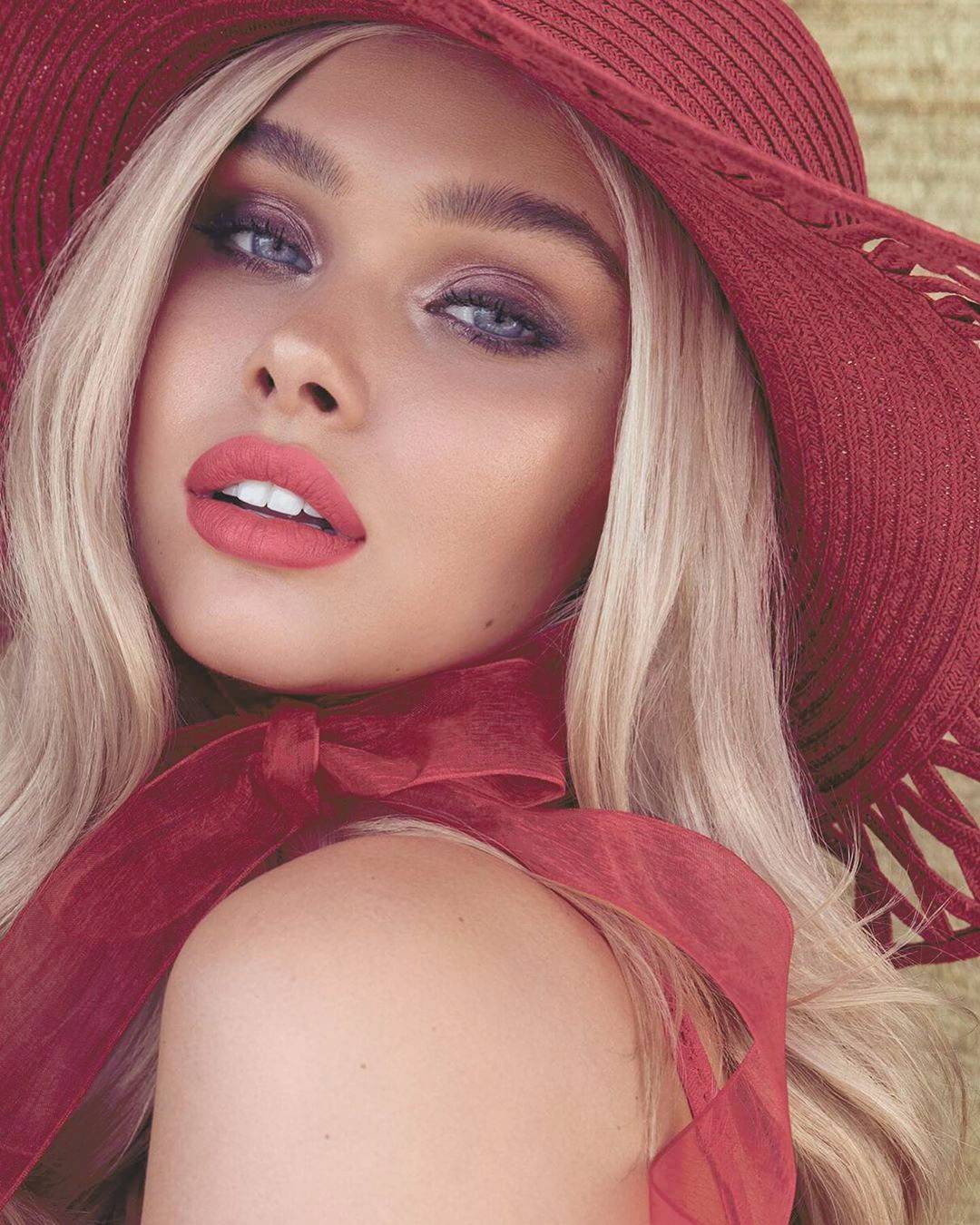 Absolutely Erotic | Scrolller