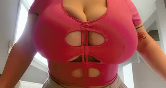 Absolutely huge OC | Scrolller