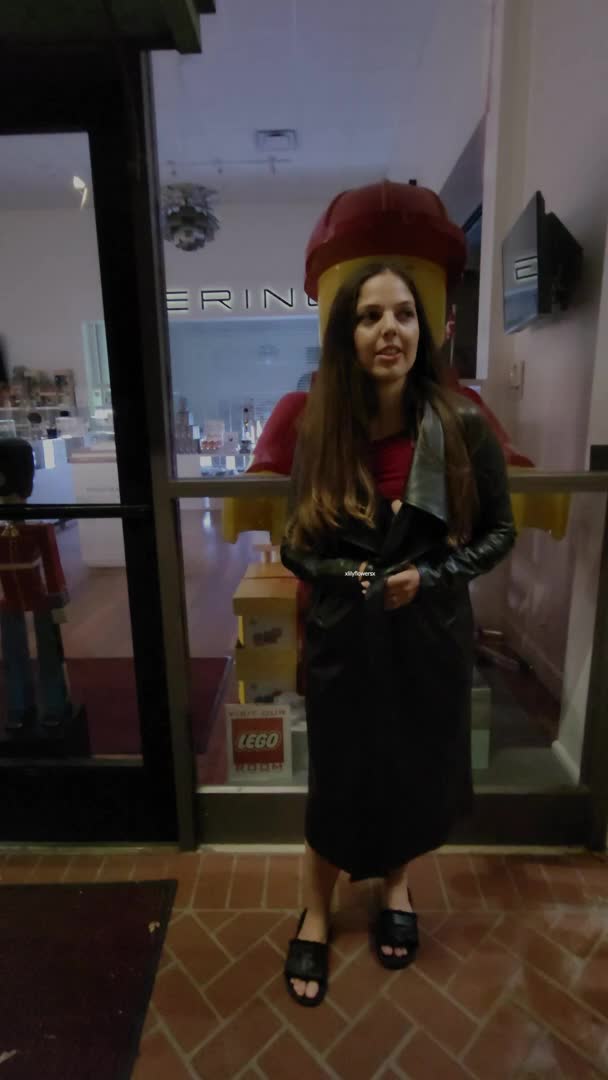 Addicted to flashing people downtown | Scrolller