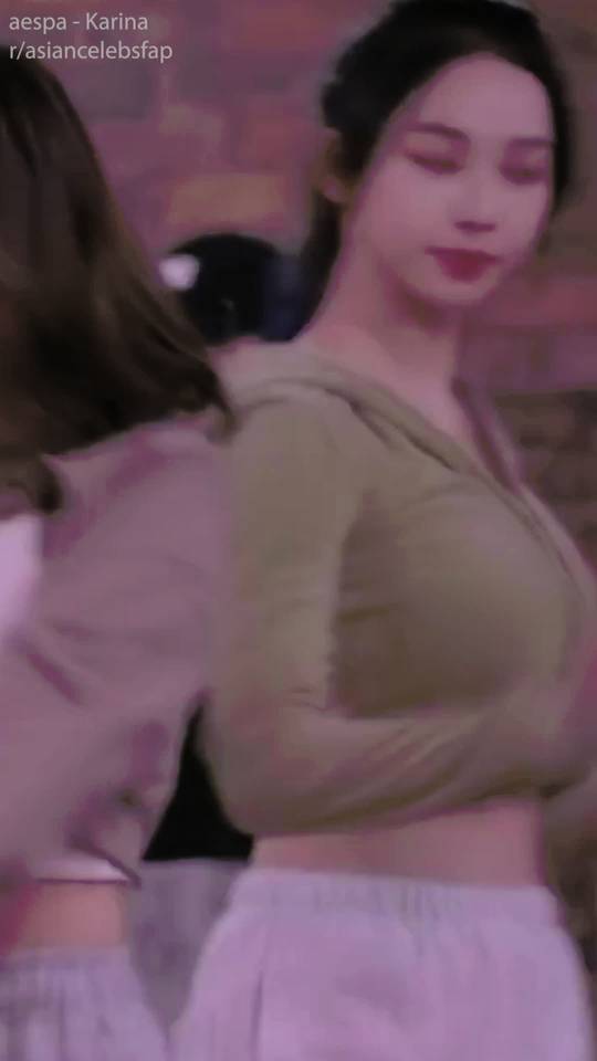 aespa - Karina | Scrolller