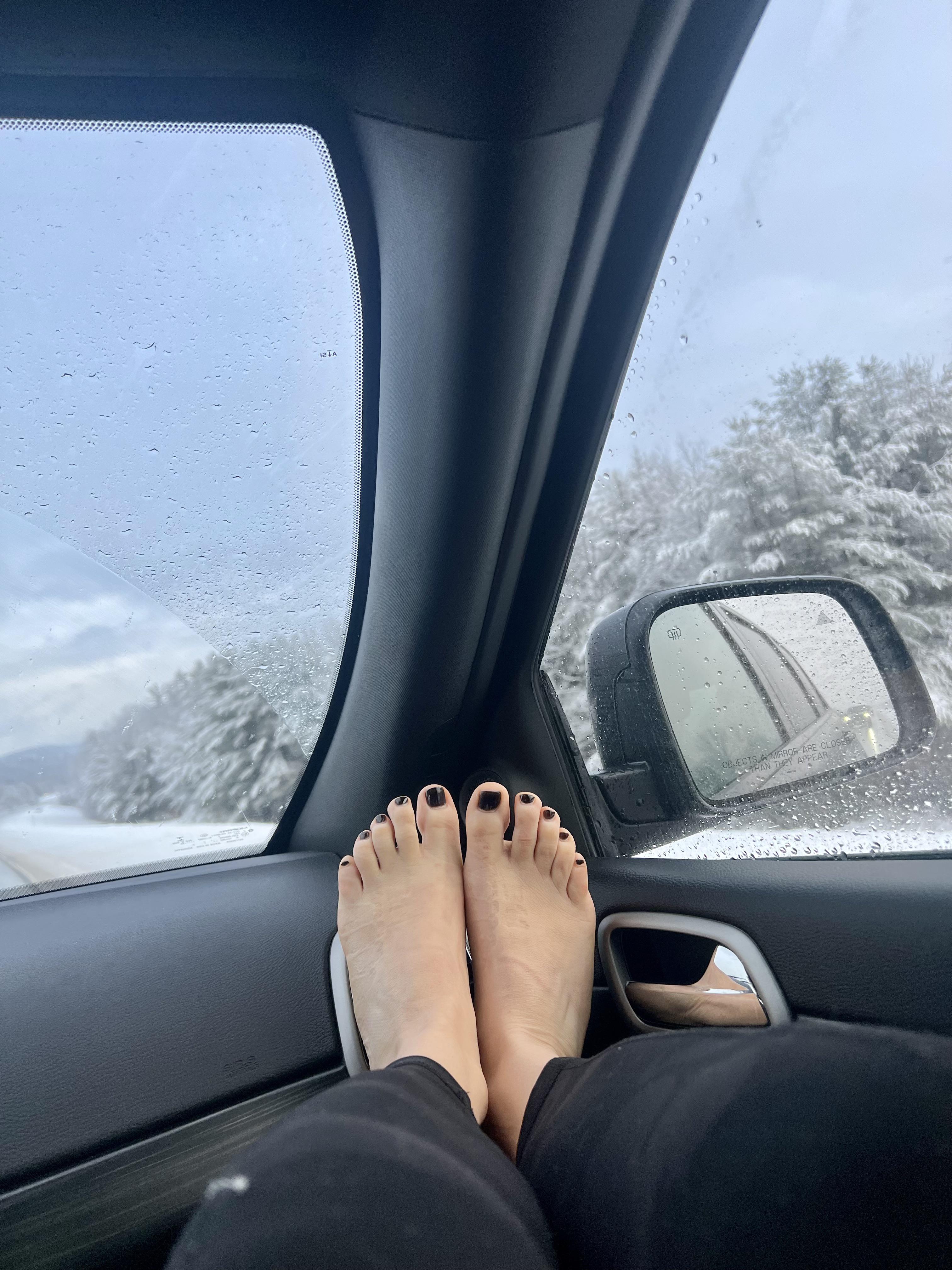 After a long day of skiing | Scrolller