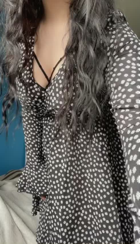 Can anyone PLEASE identify this bra? | Scrolller