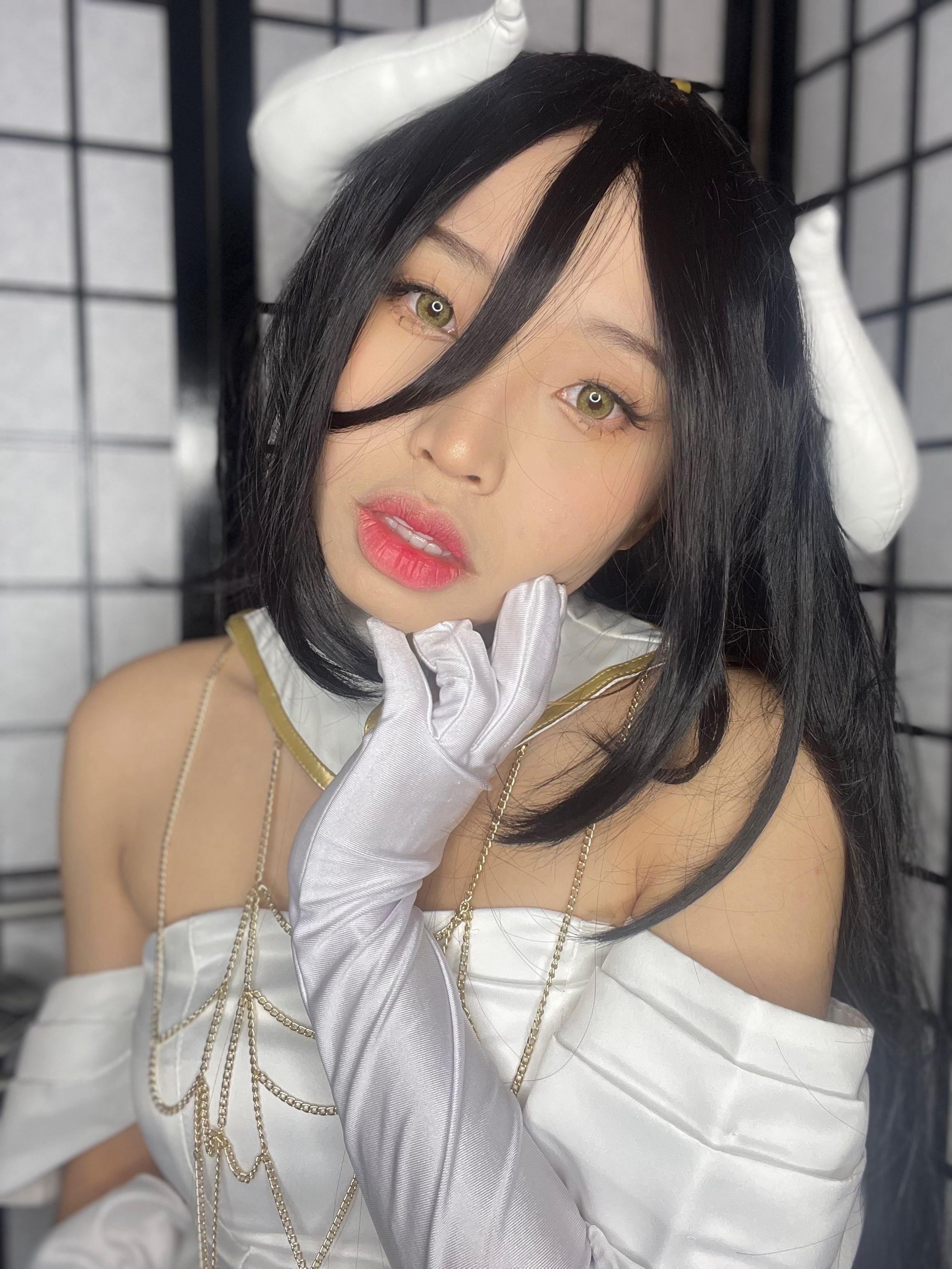 Albedo wants her bone daddy 😈🥵 | Scrolller