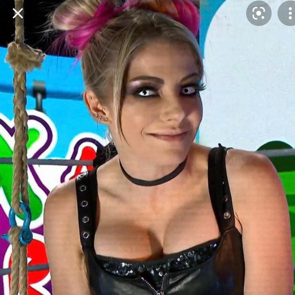 Alexa Bliss Sexy Cleavage At her Playground 🤗 | Scrolller