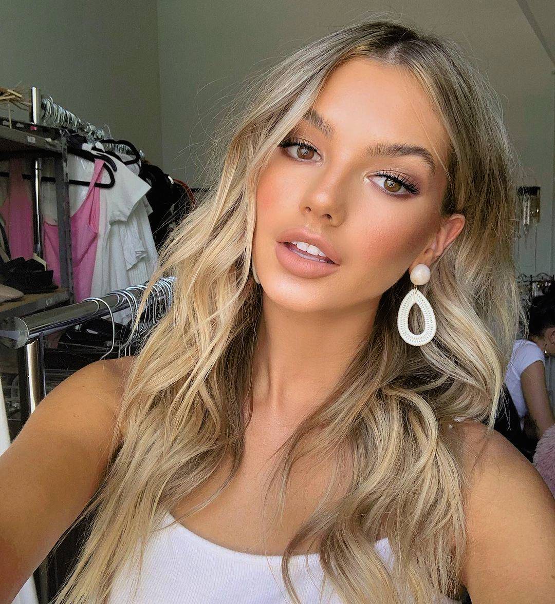 Alexandra Baron | Scrolller