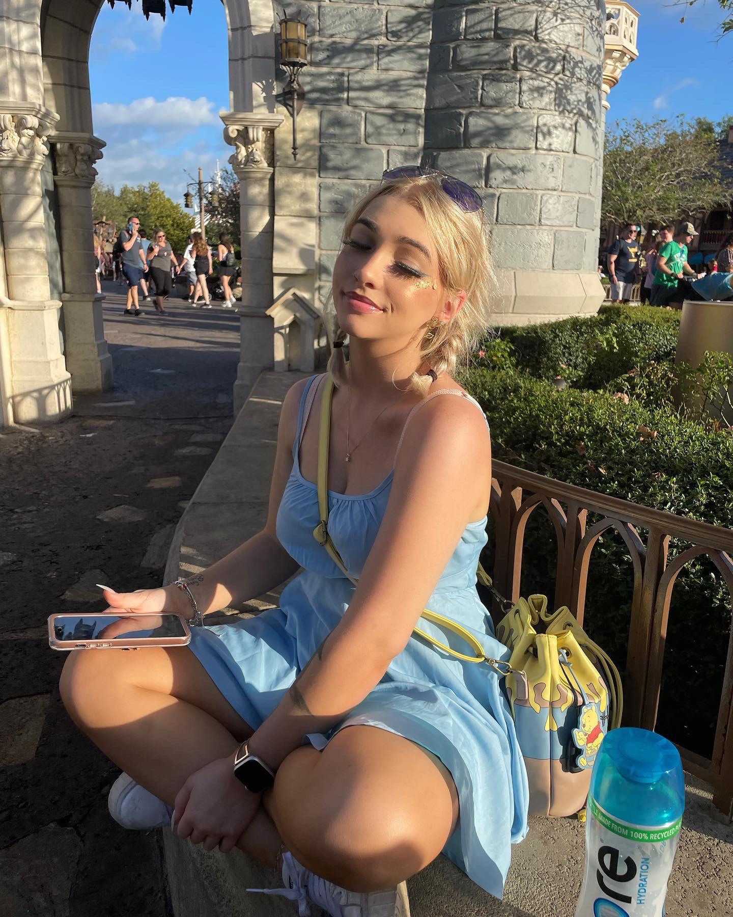 Alice or Cinderella? | Scrolller