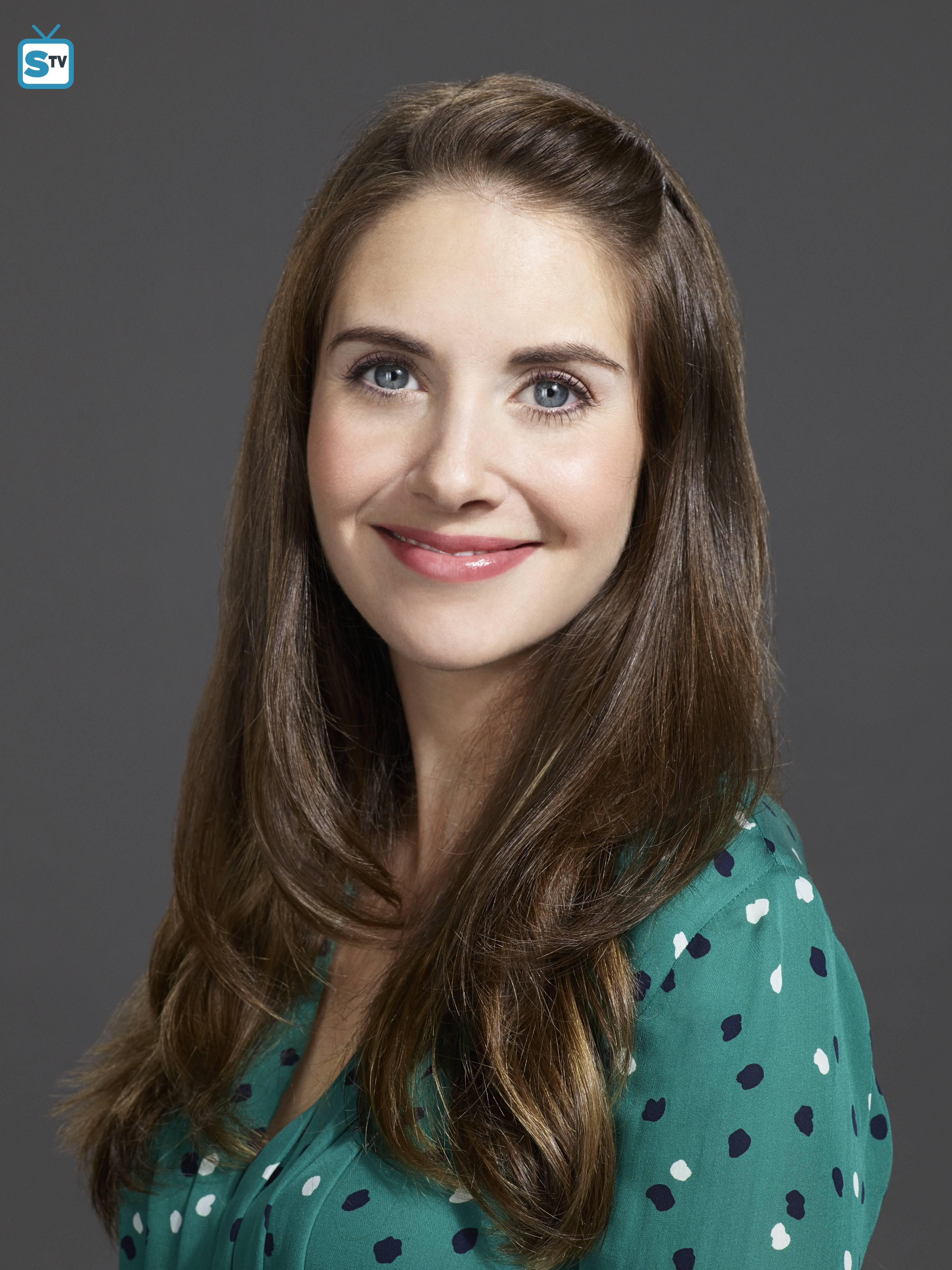 Alison Brie as Annie Edison [3599 x 4800] | Scrolller