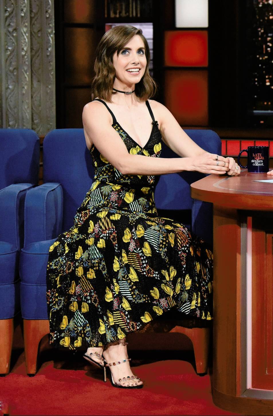 Alison Brie Scrolller