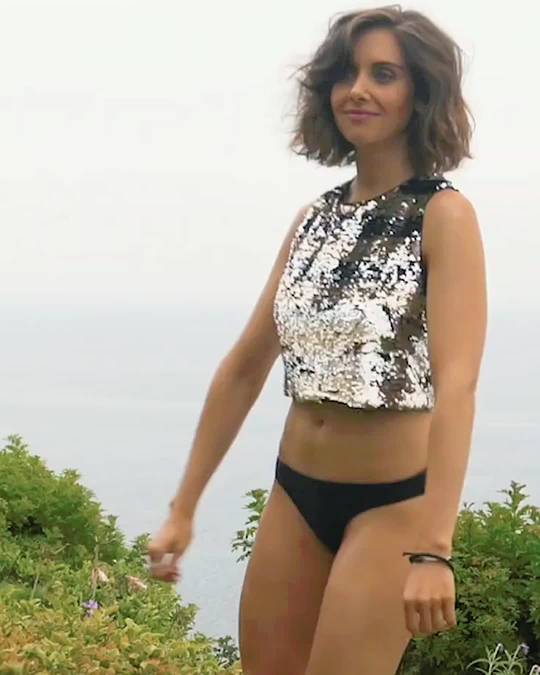 Alison Brie | Scrolller