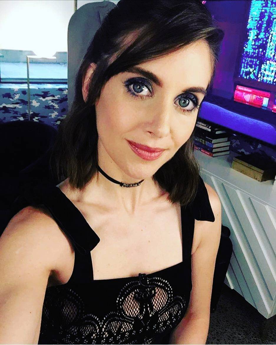 Alison wearing a choker | Scrolller