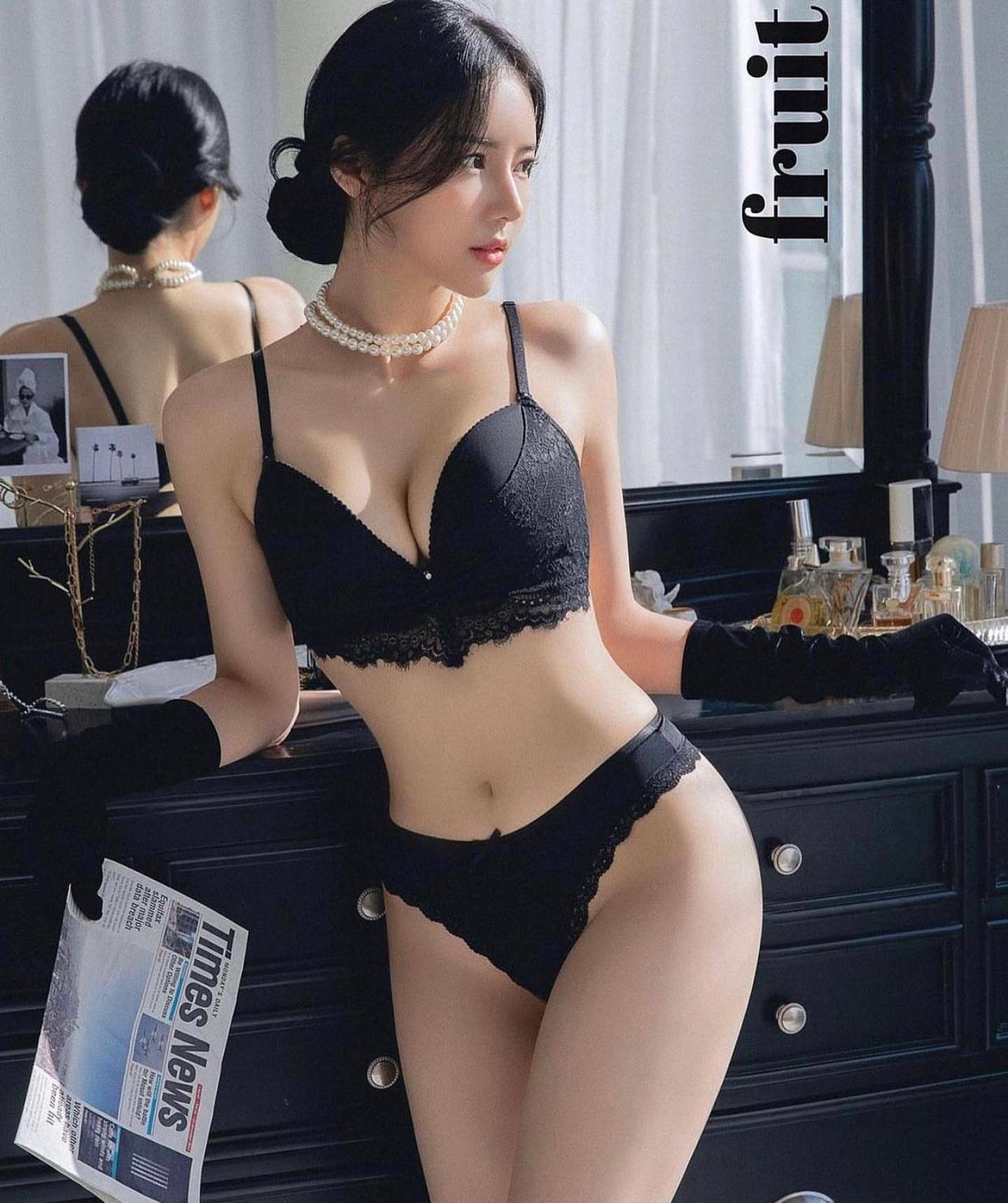 All black | Scrolller