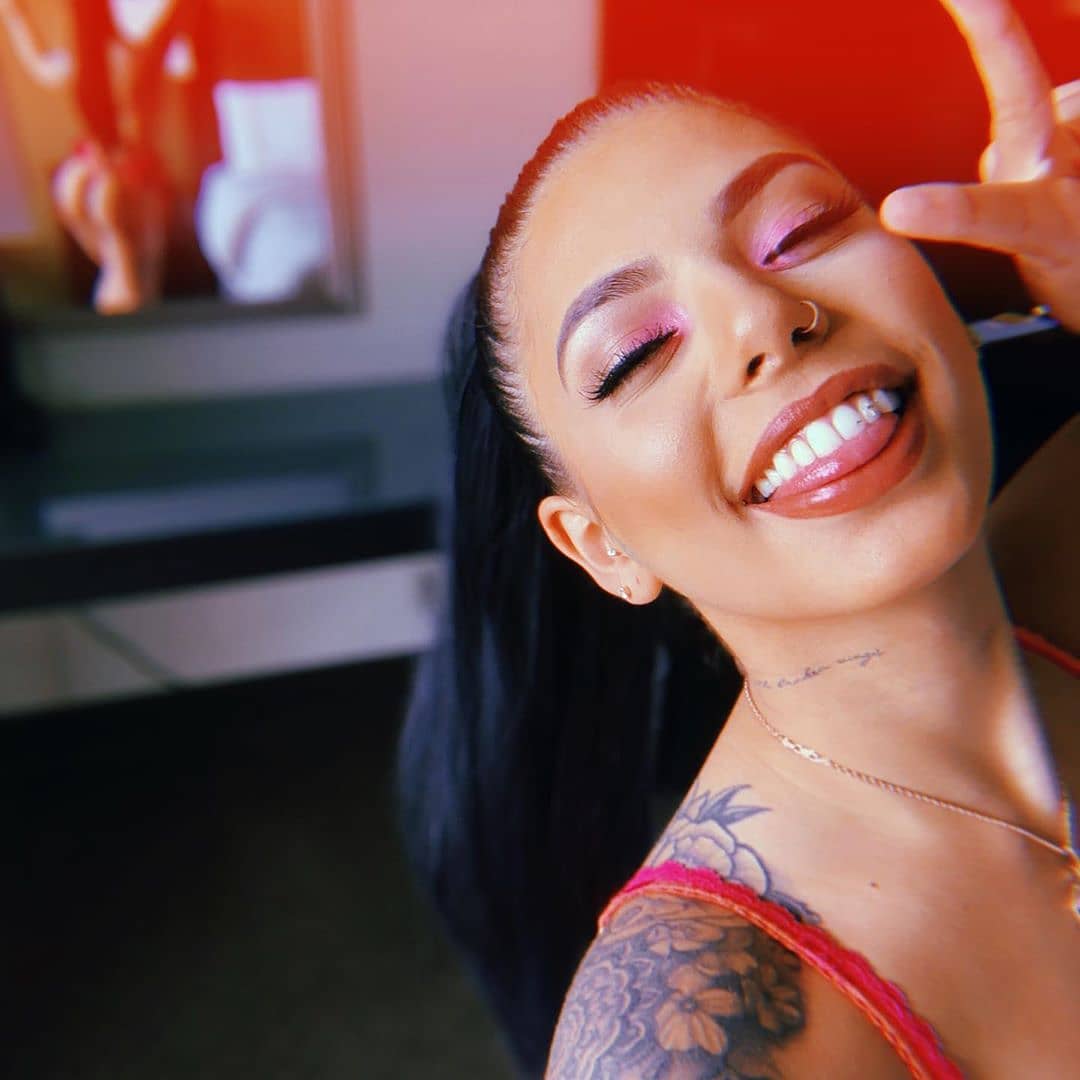 All Smiles | Scrolller