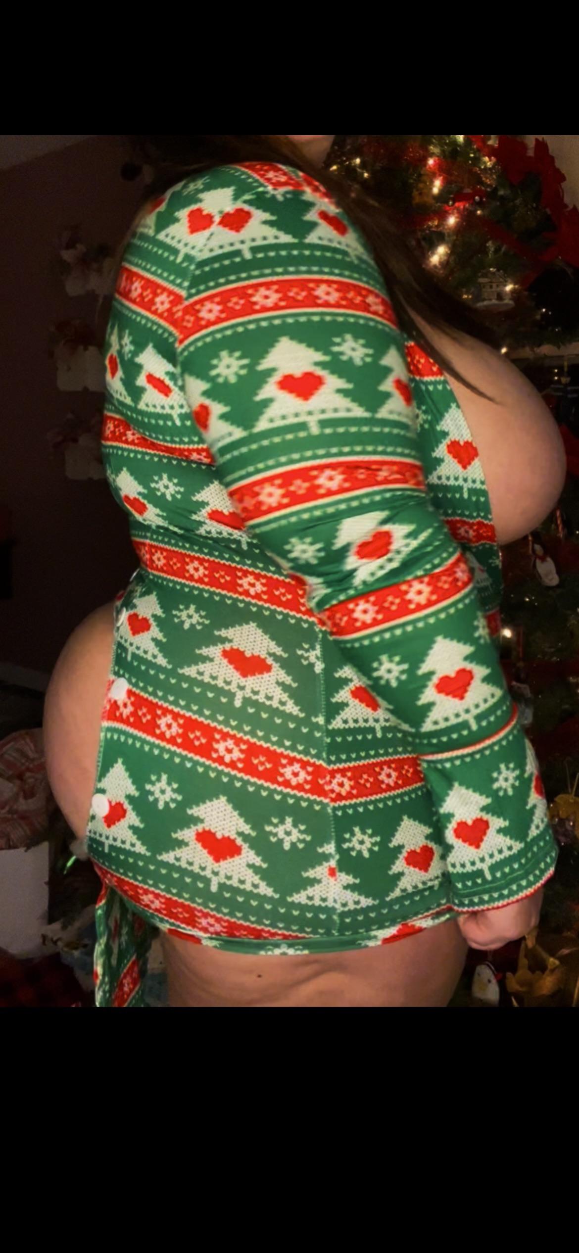 All The Curves Popping Out In My Christmas Pjs Scrolller