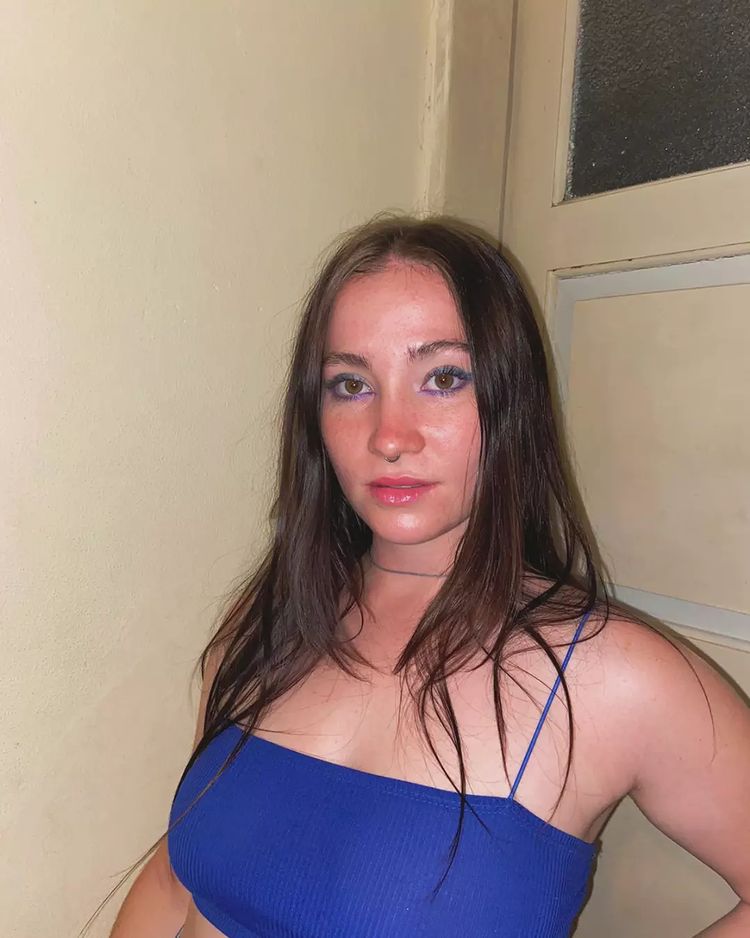 Almost no cleavage needed | Scrolller