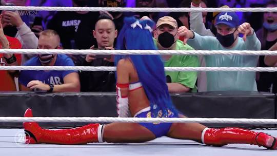 Alternate angle of the Sasha split | Scrolller