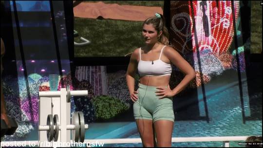 Alyssa BB24 camel toe while working out | Scrolller