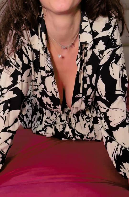 Am i distracting you? | Scrolller