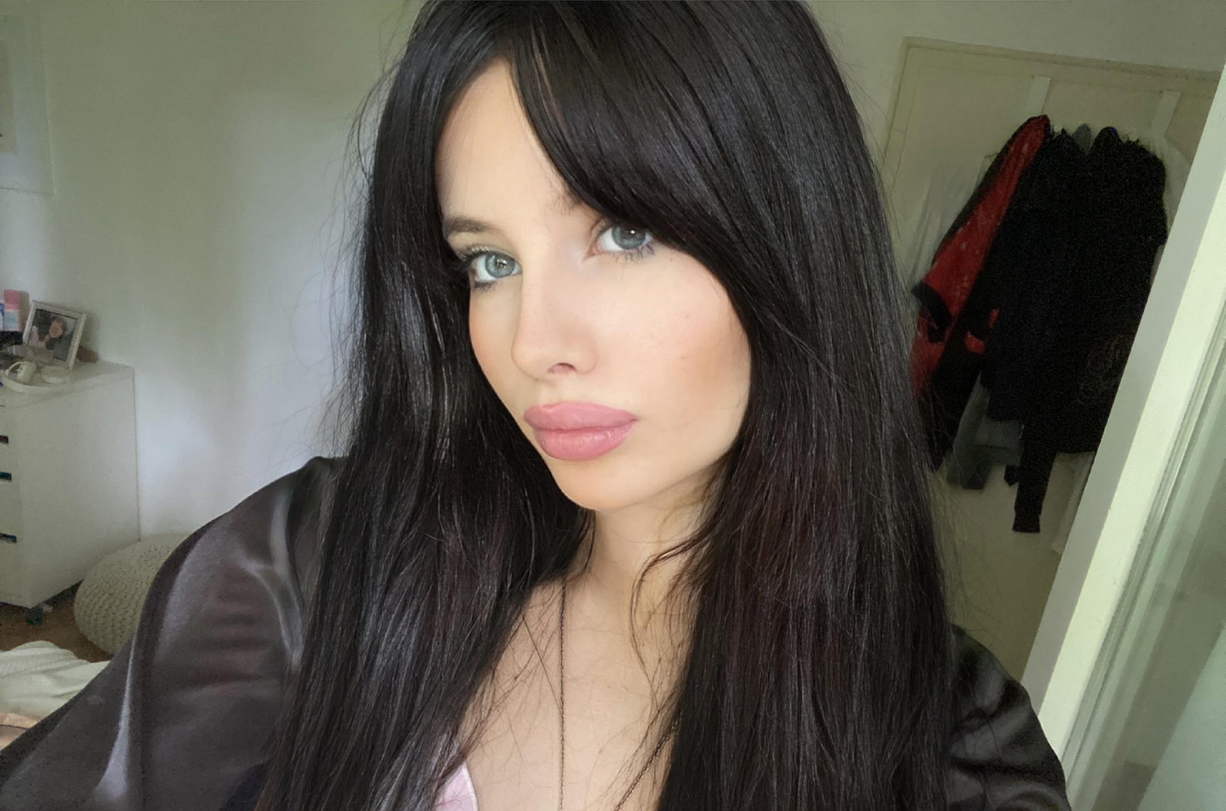 Am I hot? | Scrolller