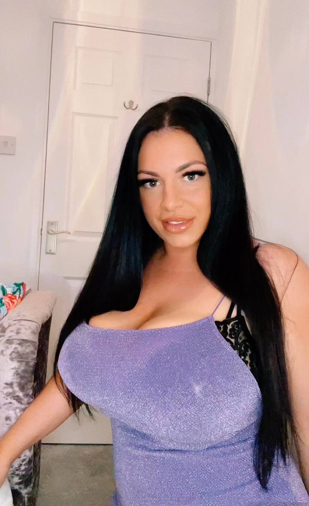 Am I your type ? | Scrolller