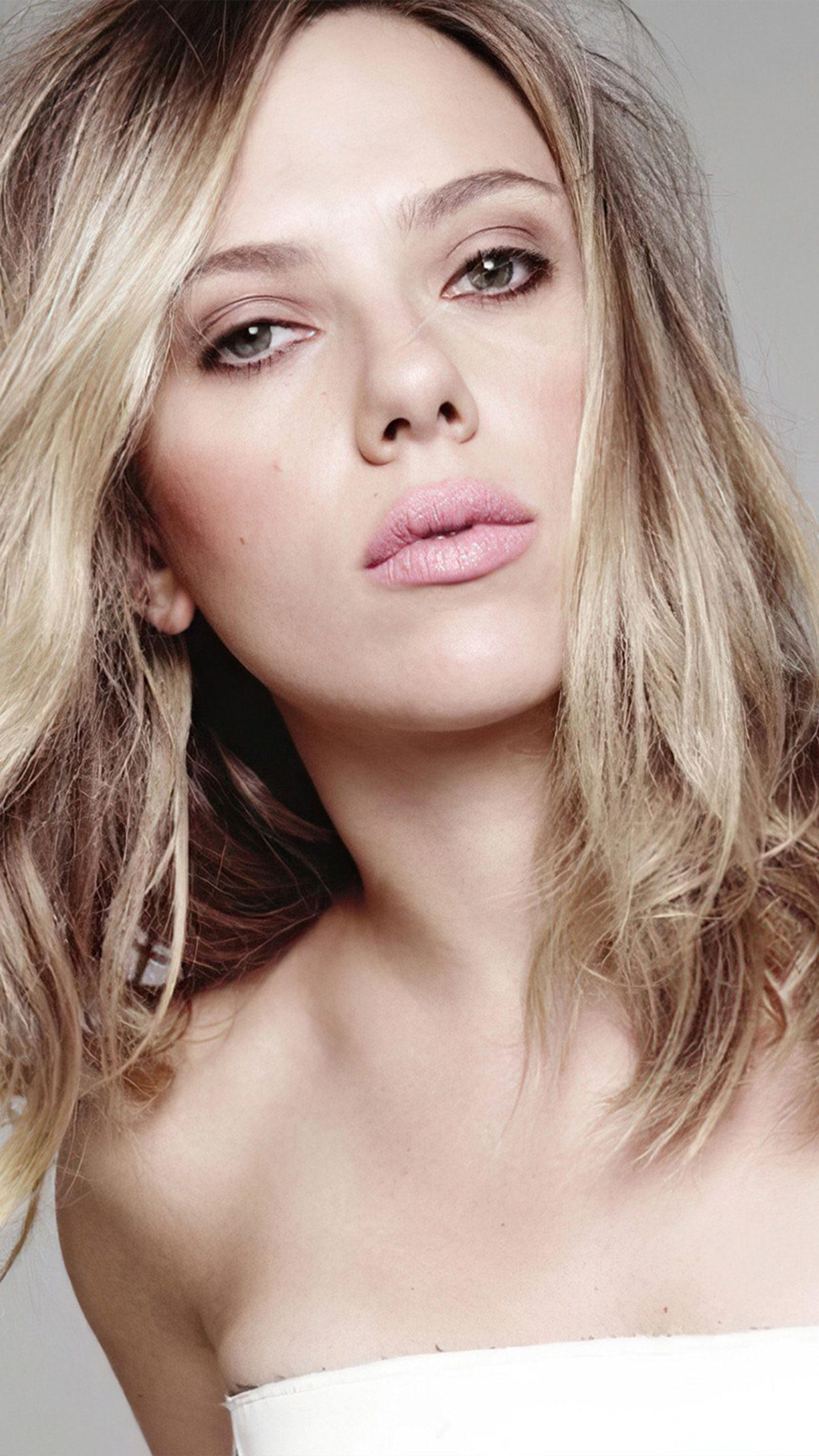 Amazing Close Up Of Scarlett Scrolller 7786