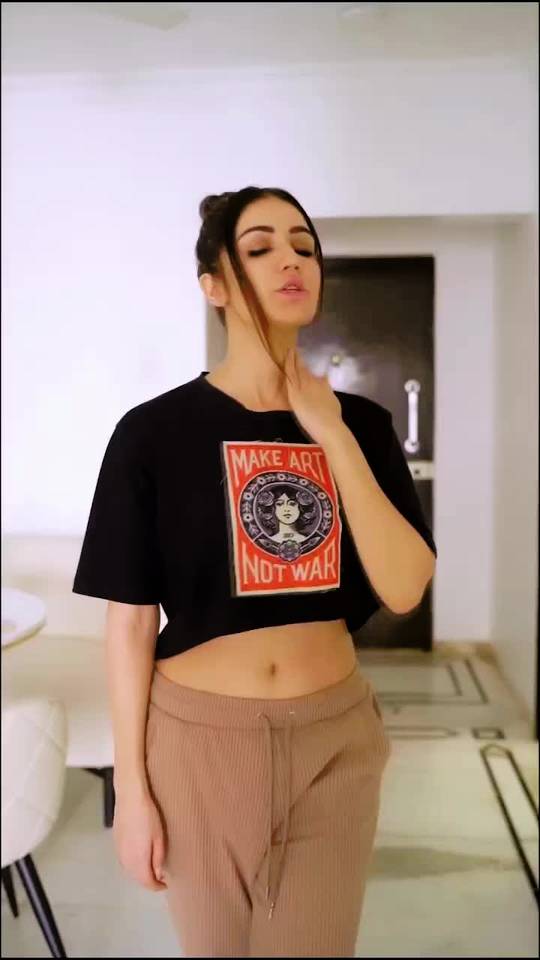 Amy Aela Scrolller