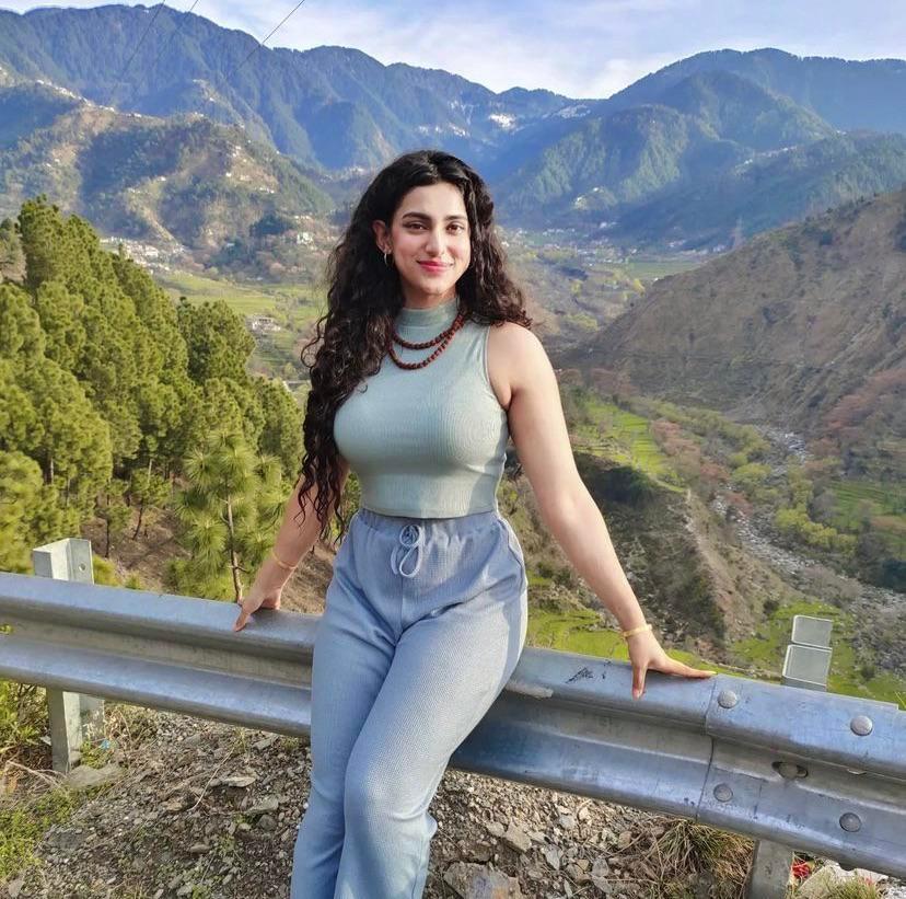 An Indian Hottie | Scrolller