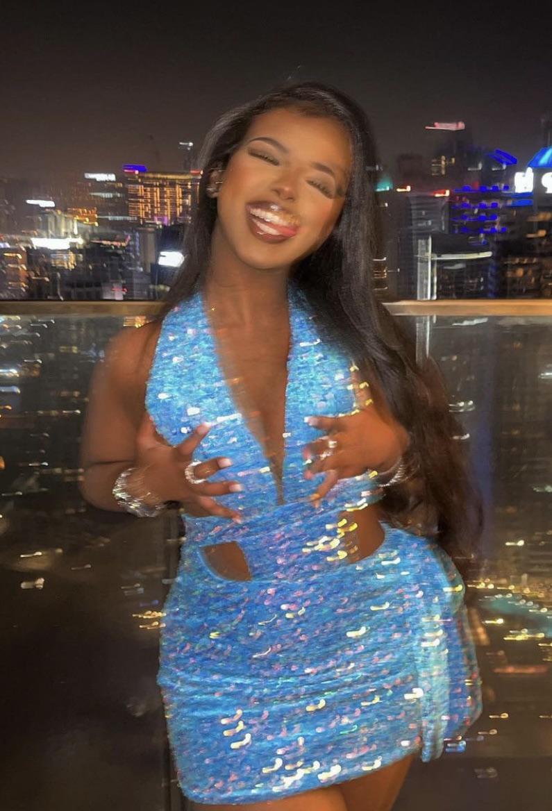 @anisafarah squeezing her tits | Scrolller