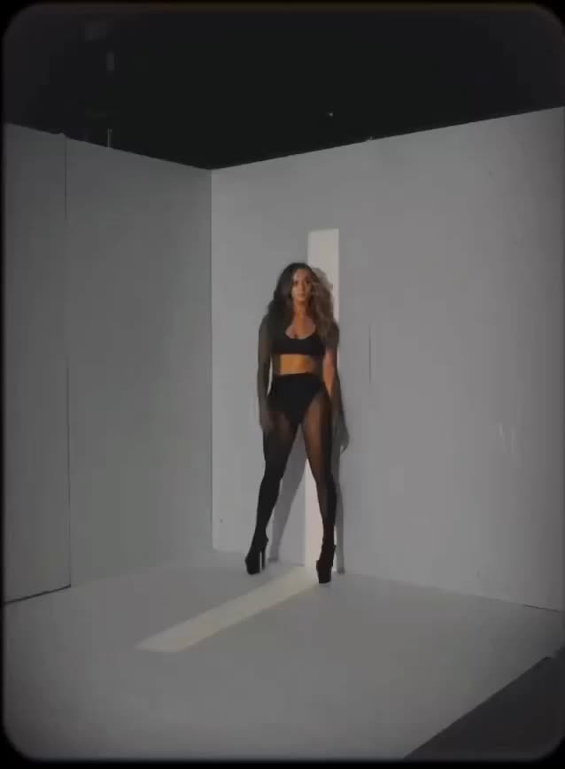 Anna Jay in black tights | Scrolller