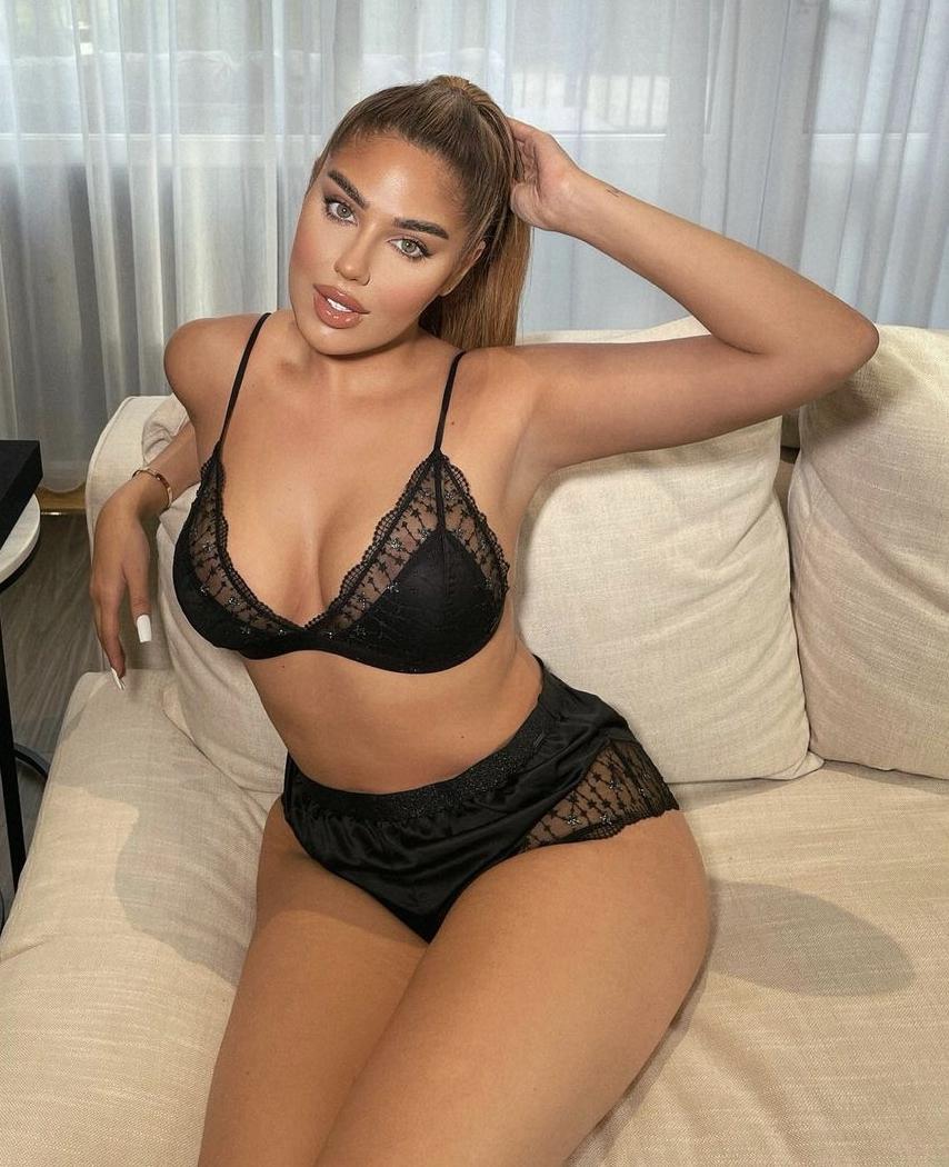 Anna vakili 😍 | Scrolller