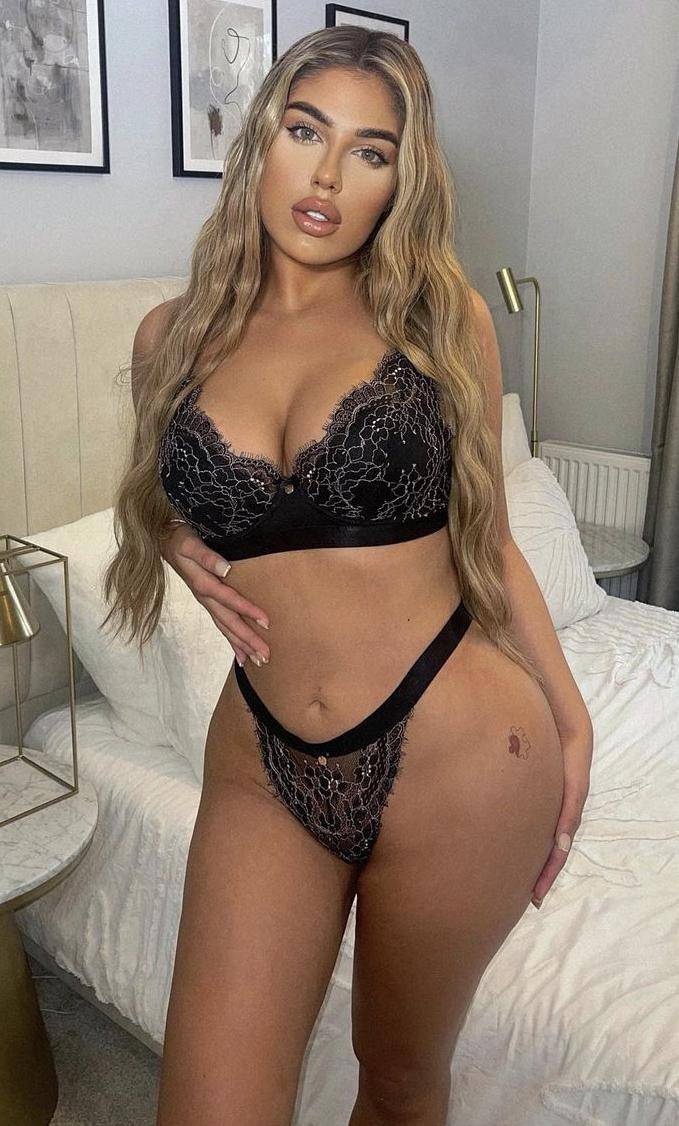 Anna vakili 😍 | Scrolller