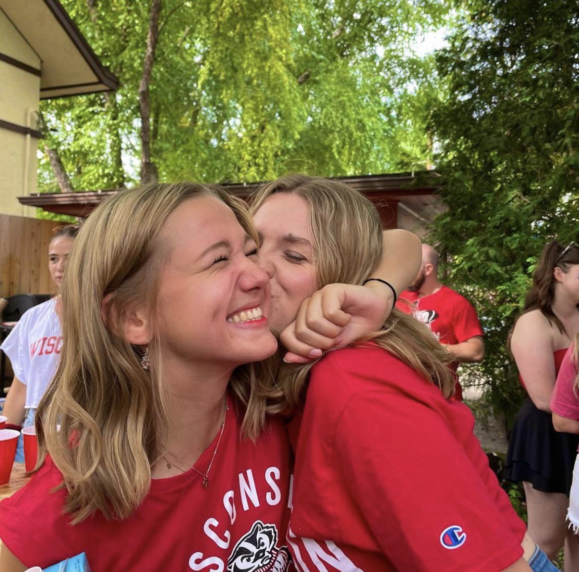 Annie kissing her new friend | Scrolller