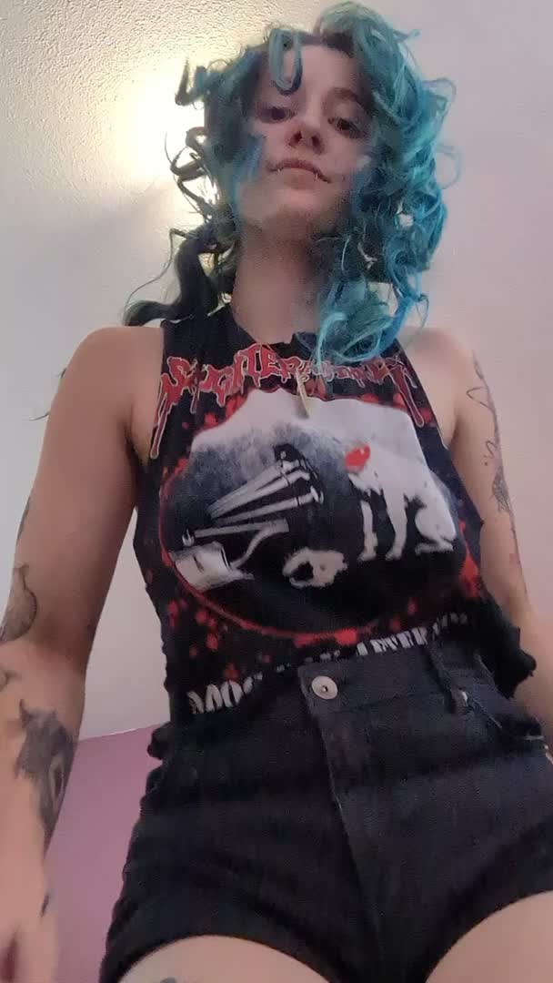 Another day, another lick ! | Scrolller