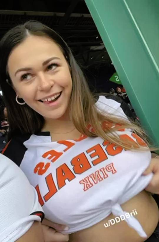 Another game at Fenway, another flash! | Scrolller