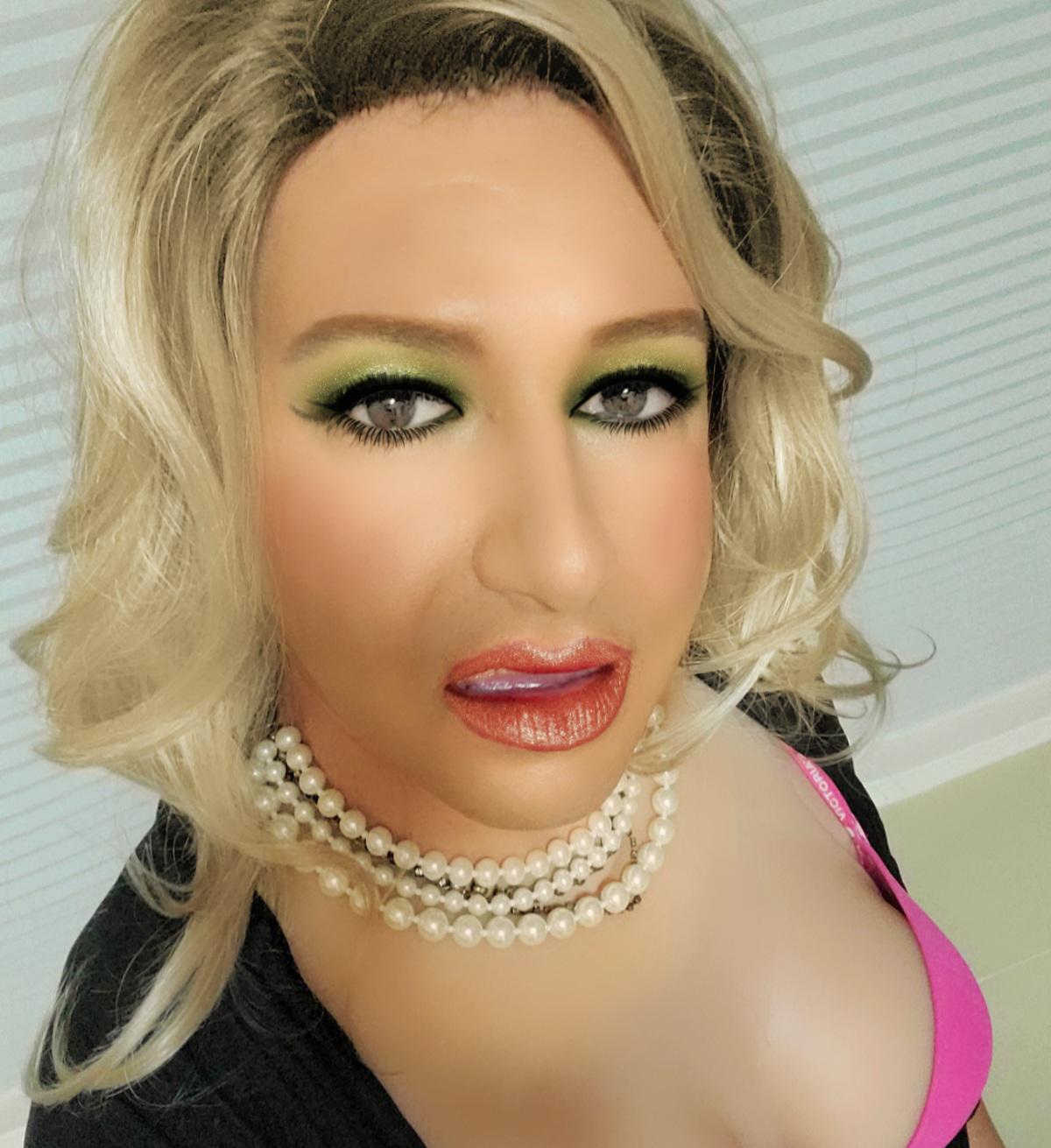 any fans of bimbofication here today? 🥵💞 | Scrolller