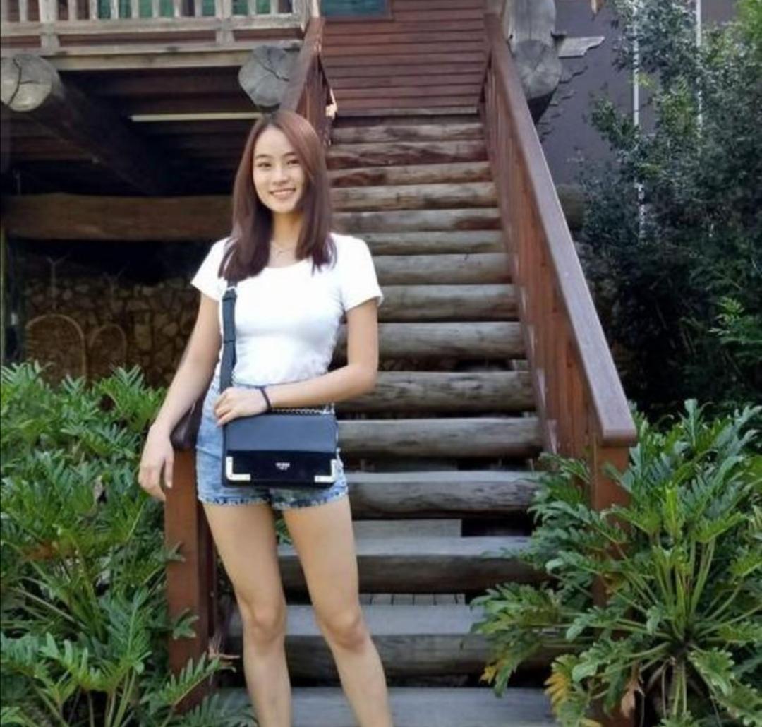 Anyone know her? if do, let's talk | Scrolller