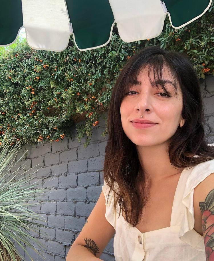 Anyone wanna cock/trib my teacher??? | Scrolller