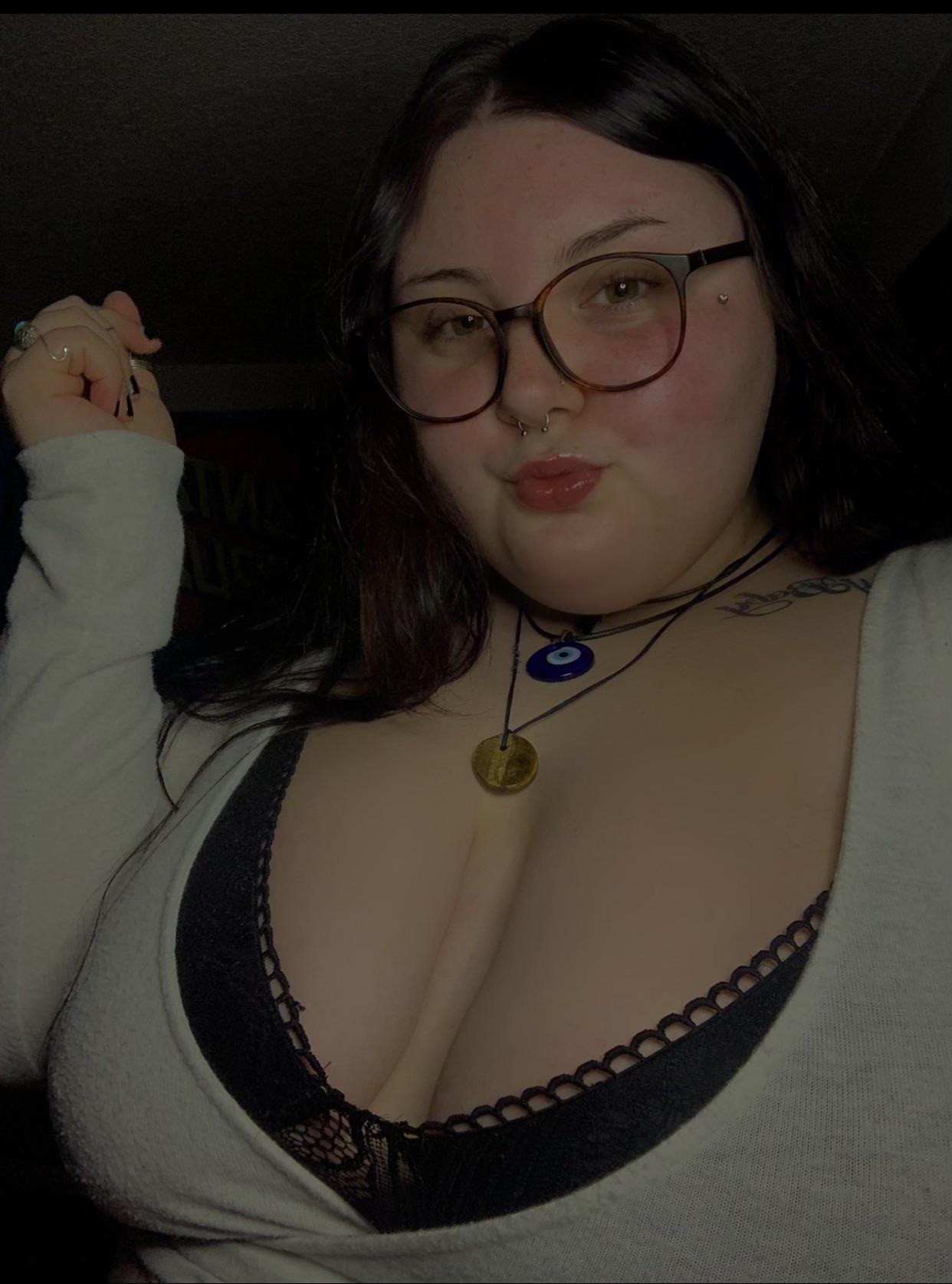Are you sticking your dick between my cleavage?😋💦 | Scrolller