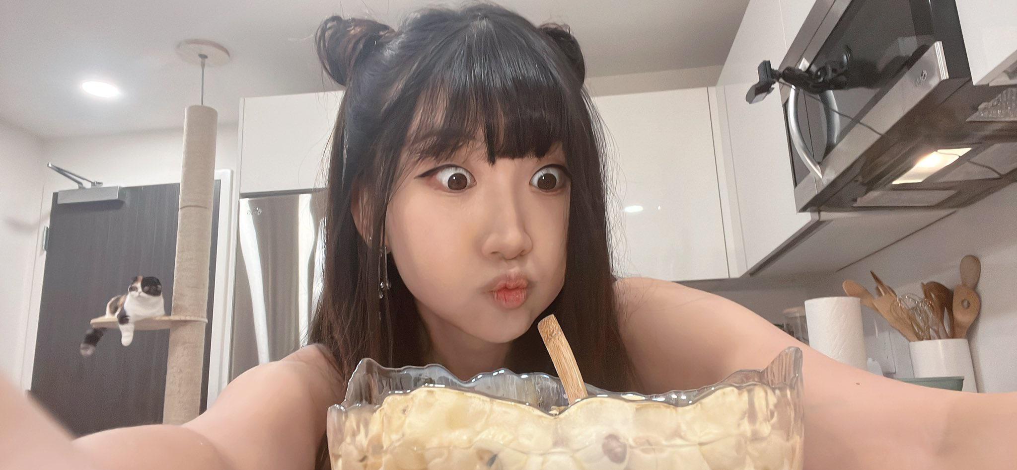 Aria with some cute space buns | Scrolller