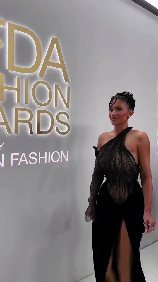 Arriving at CFDA Awards show | Scrolller