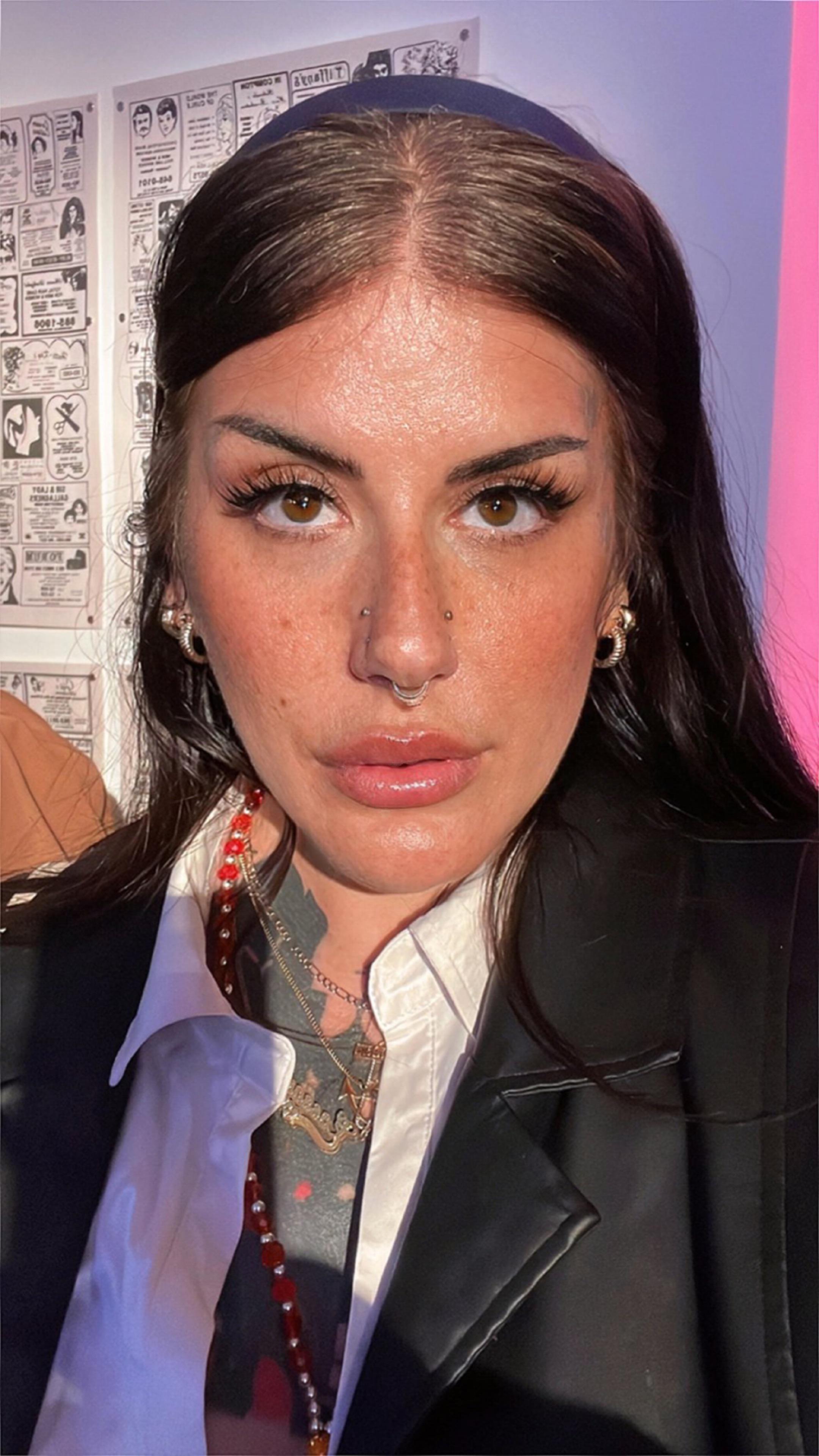 Art show lighting | Scrolller