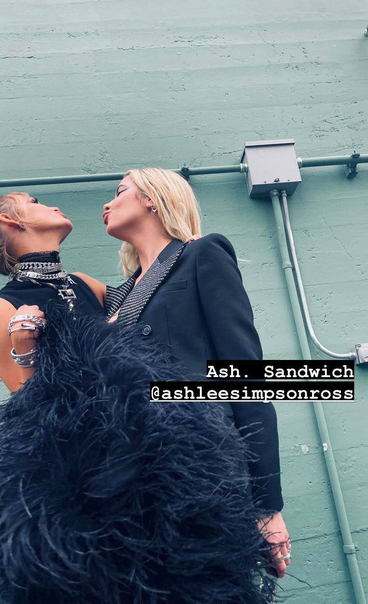 Ash Sandwich | Scrolller