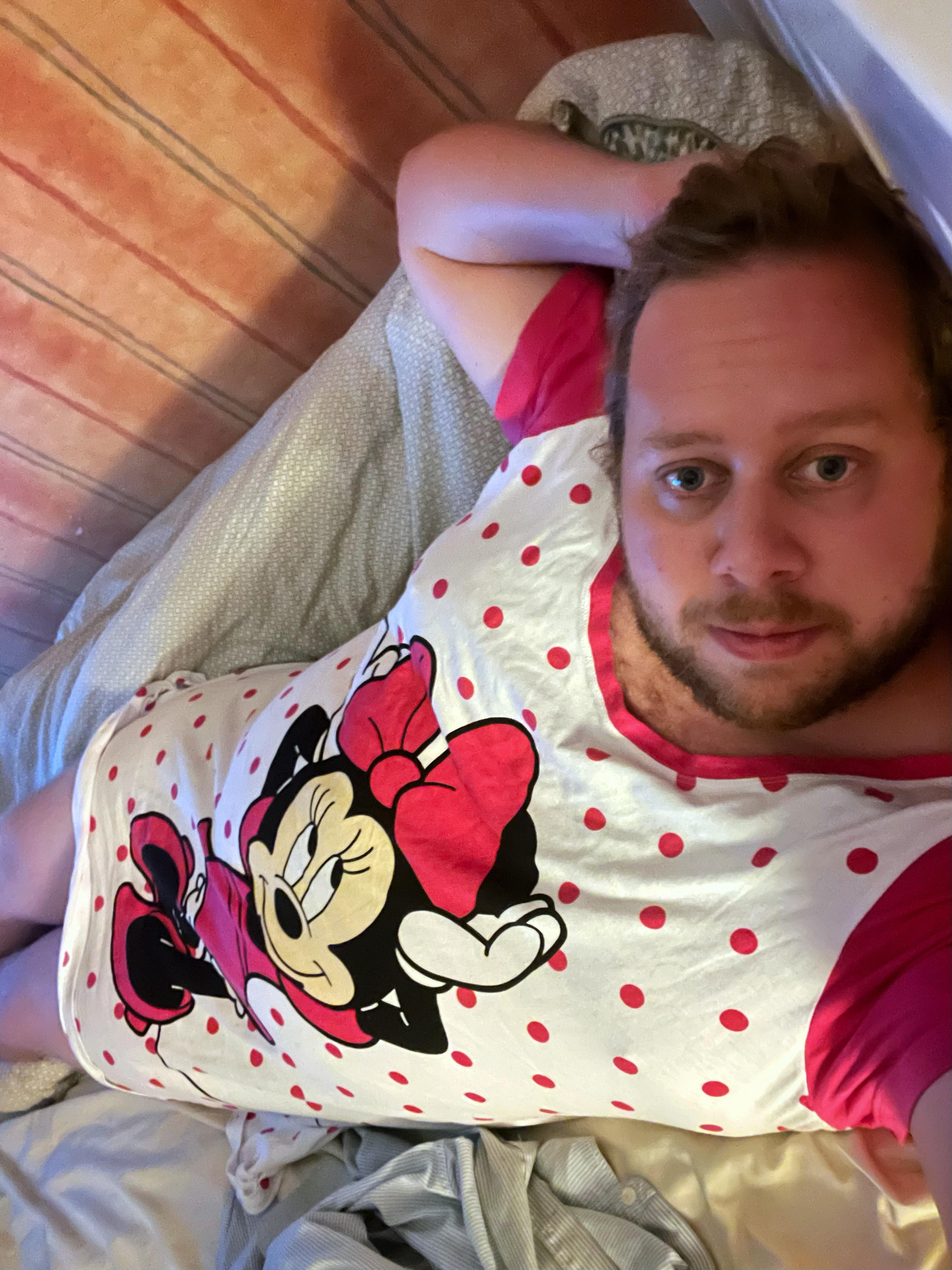 At Home Alone At Night No One Can Judge Me Well Except Maybe You Lot 🤷♀️ Scrolller
